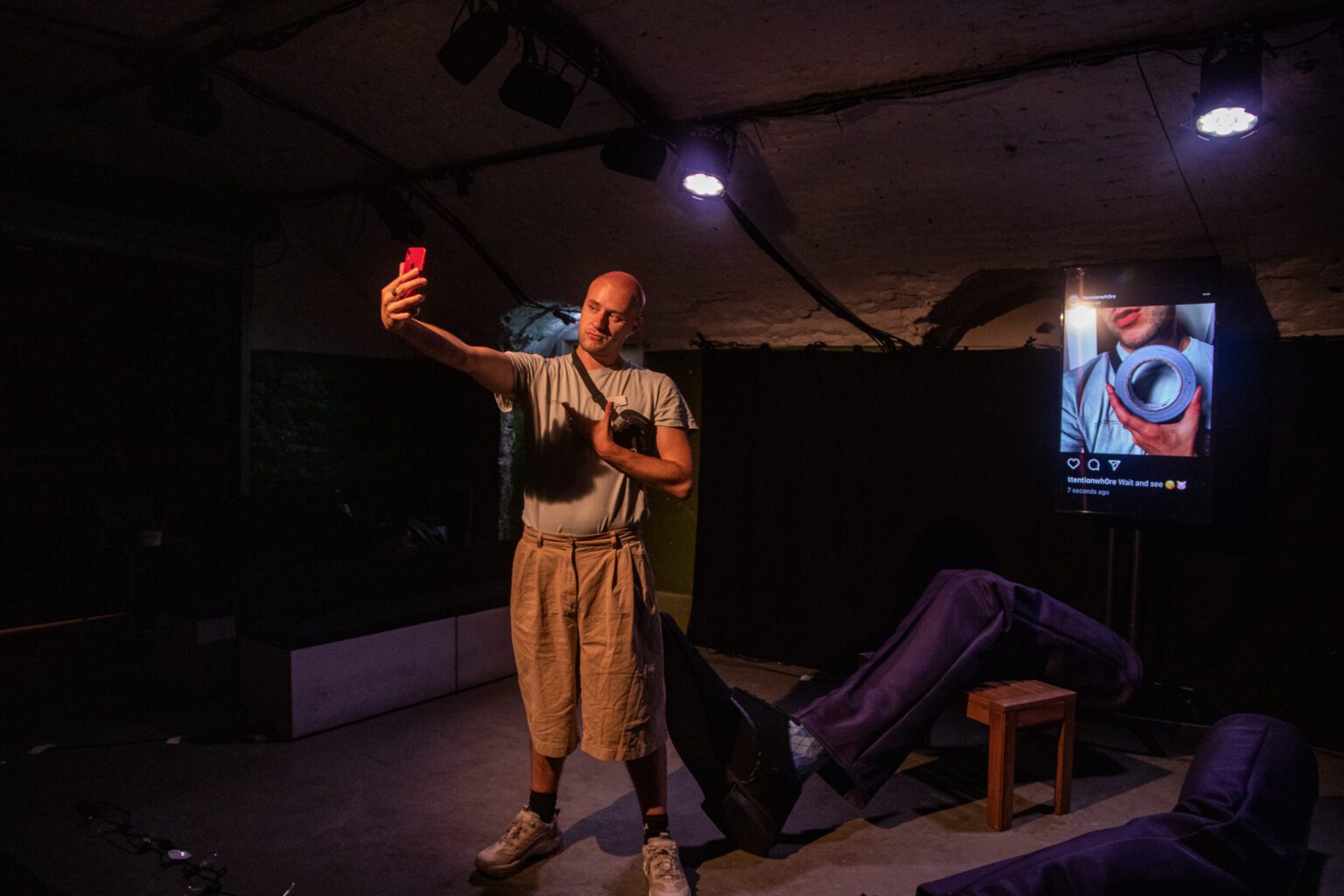REVIEW: Chatham House Rules, Louis Rembges, EdFringe 2023 ★★★★☆ – Binge Fringe Magazine